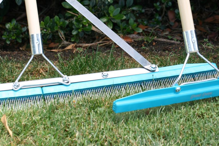 artificial-turf-grooming-rake-1 - Genesis Turf